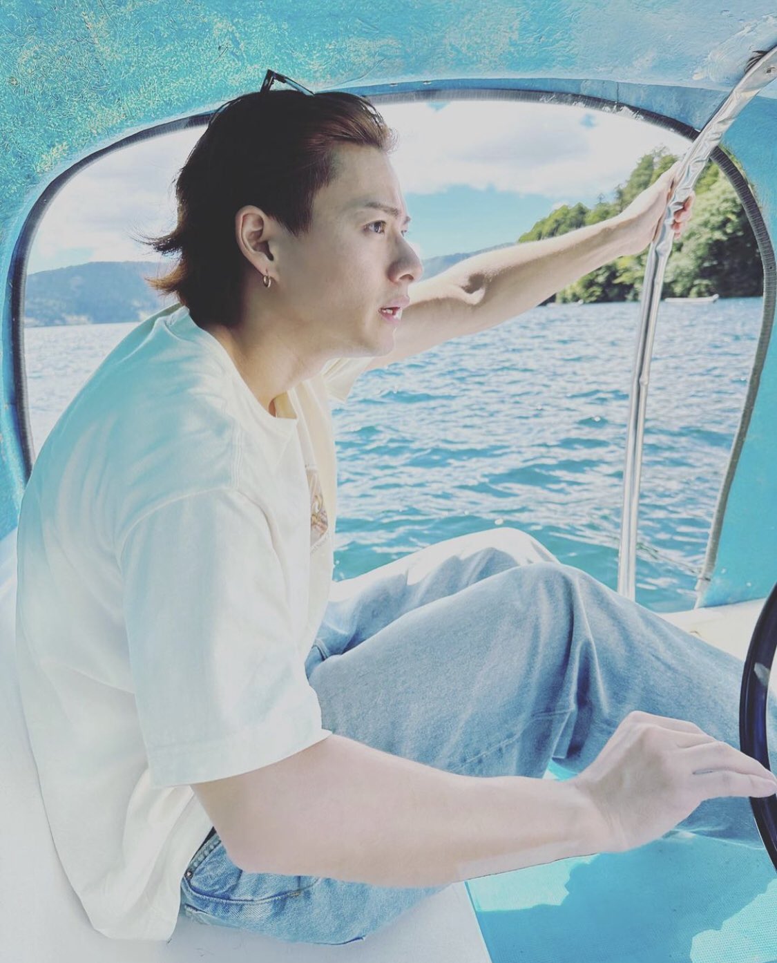 【特定】平野紫耀のスワンボートのTシャツはKITH！ピアスとサングラスも | Cranq