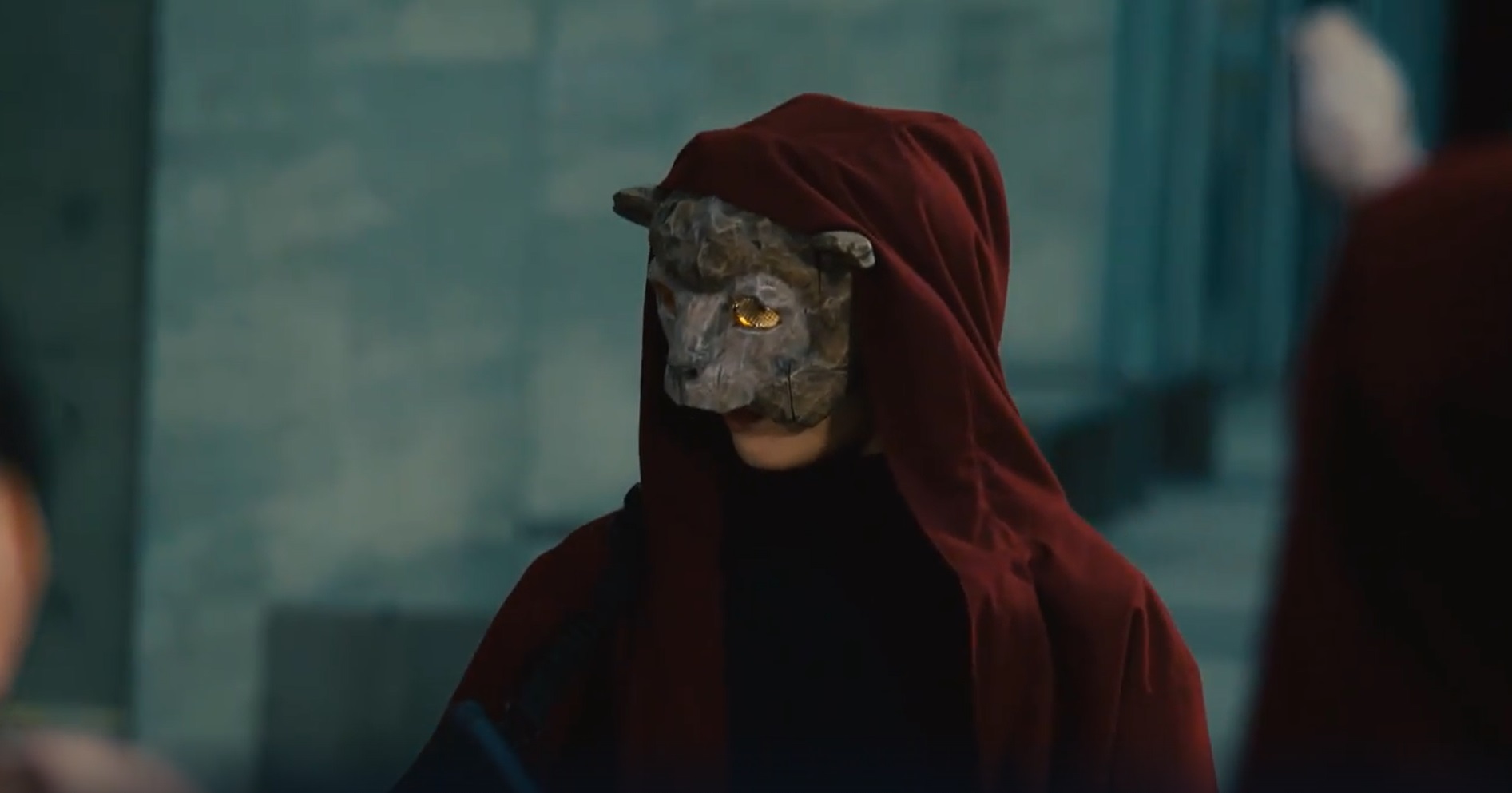 新空港占拠の鶏・猿・羊は三角関係？理由まとめ！ハグを見る目が意味深だった？ | Cranq